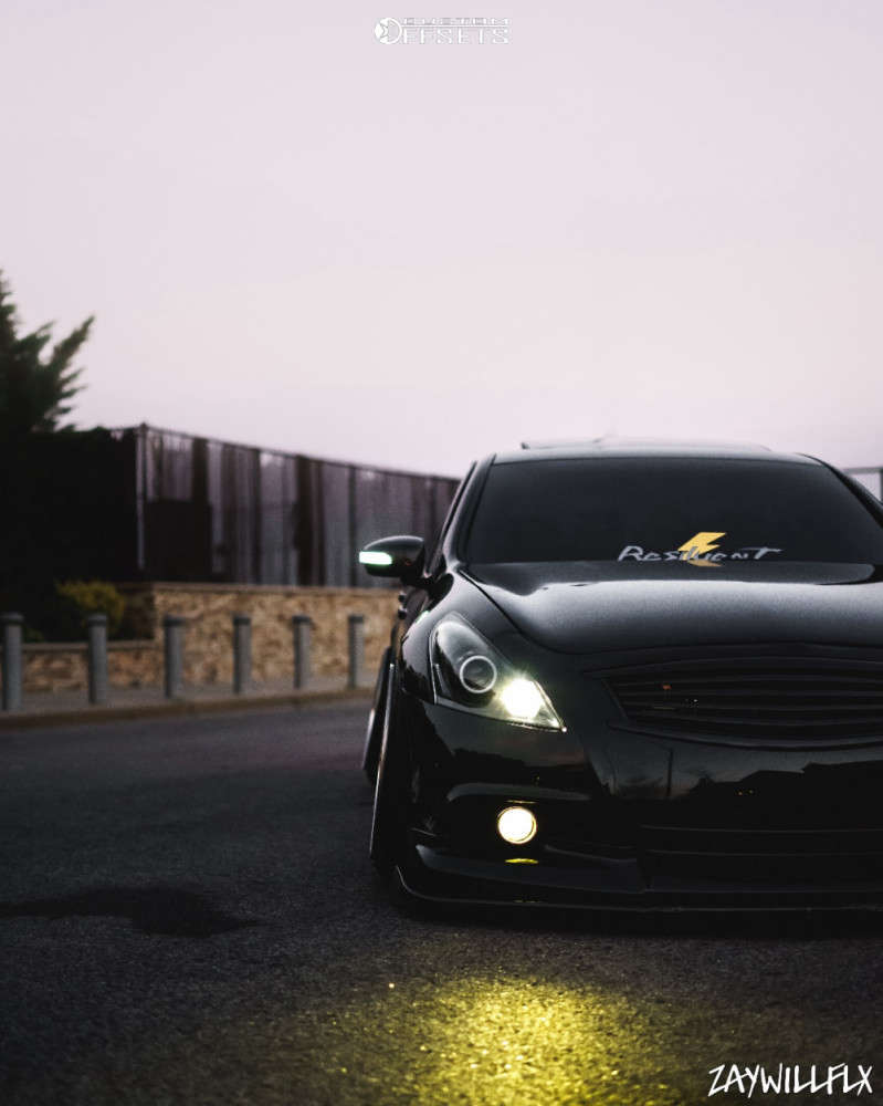 2010 INFINITI G37 with 19x10 15 GMR Sf-8 and 245/45R19 Delinte D7 ...