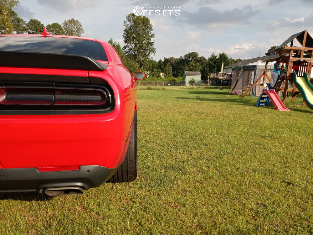 2018 Dodge Challenger with 20x9 15 Ferrada FR4 and 275/40R20 Atturo ...
