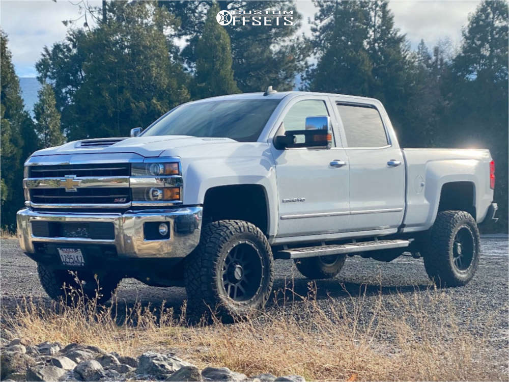 2018 Chevrolet Silverado 2500 HD with 20x10 -24 Method Mr606 and 35/12 ...