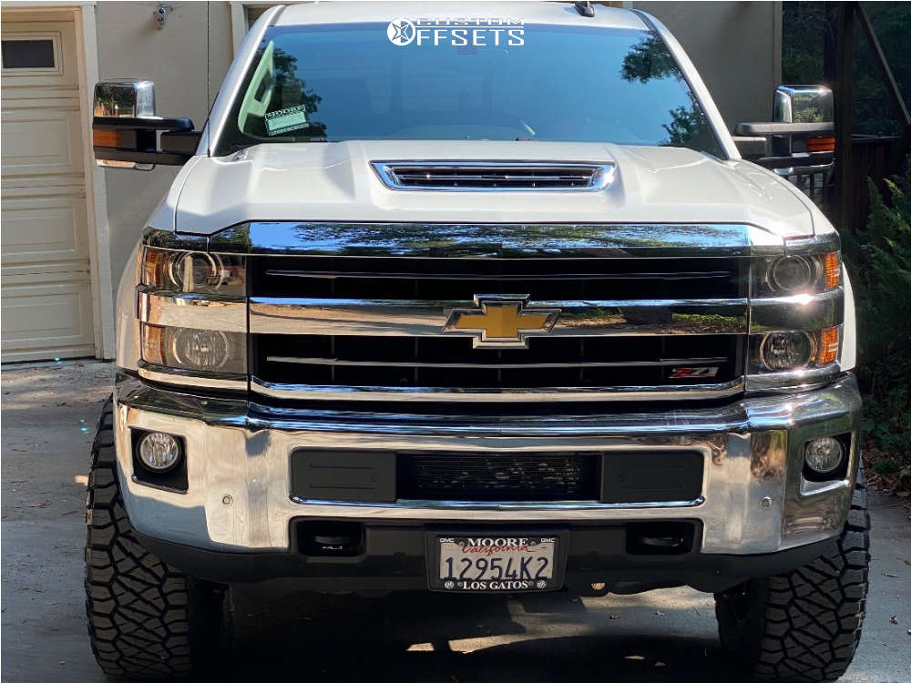 2018 Chevrolet Silverado 2500 HD with 20x10 -24 Method Mr606 and 35/12 ...