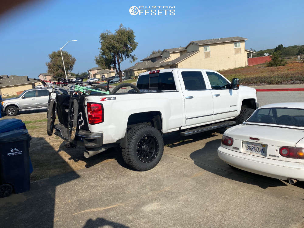 2018 Chevrolet Silverado 2500 HD with 20x10 -24 Method Mr606 and 35/12 ...