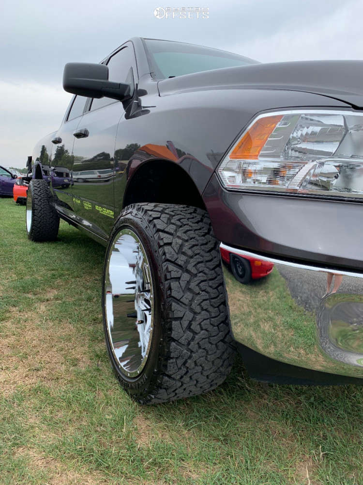 2019 Ram 1500 Classic with 22x12 -51 Vision Spyder and 33/12.5R22 Venom ...