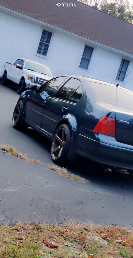 2002 Volkswagen Jetta with 18x9 32 JNC JNC026 and 235/40R18 Michelin ...
