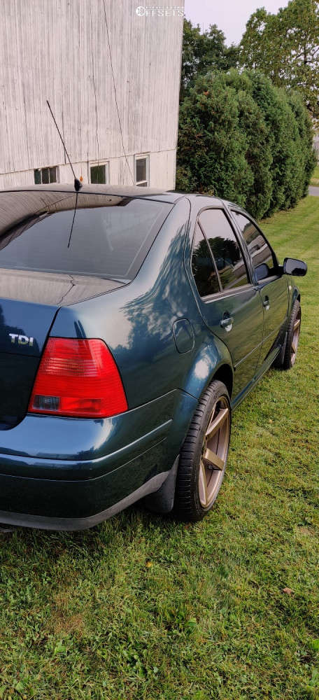 2002 Volkswagen Jetta with 18x9 32 JNC JNC026 and 235/40R18 Michelin ...