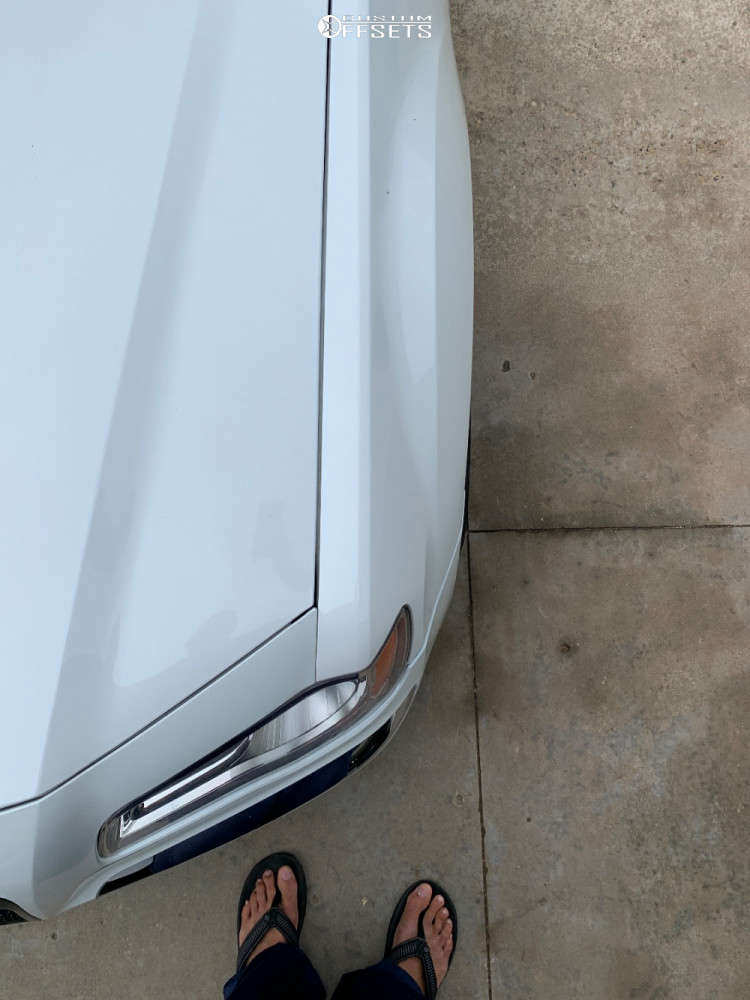 2013 Chrysler 300 with 20x8.5 40 Petrol P2c and 245/45R20 Vercelli ...