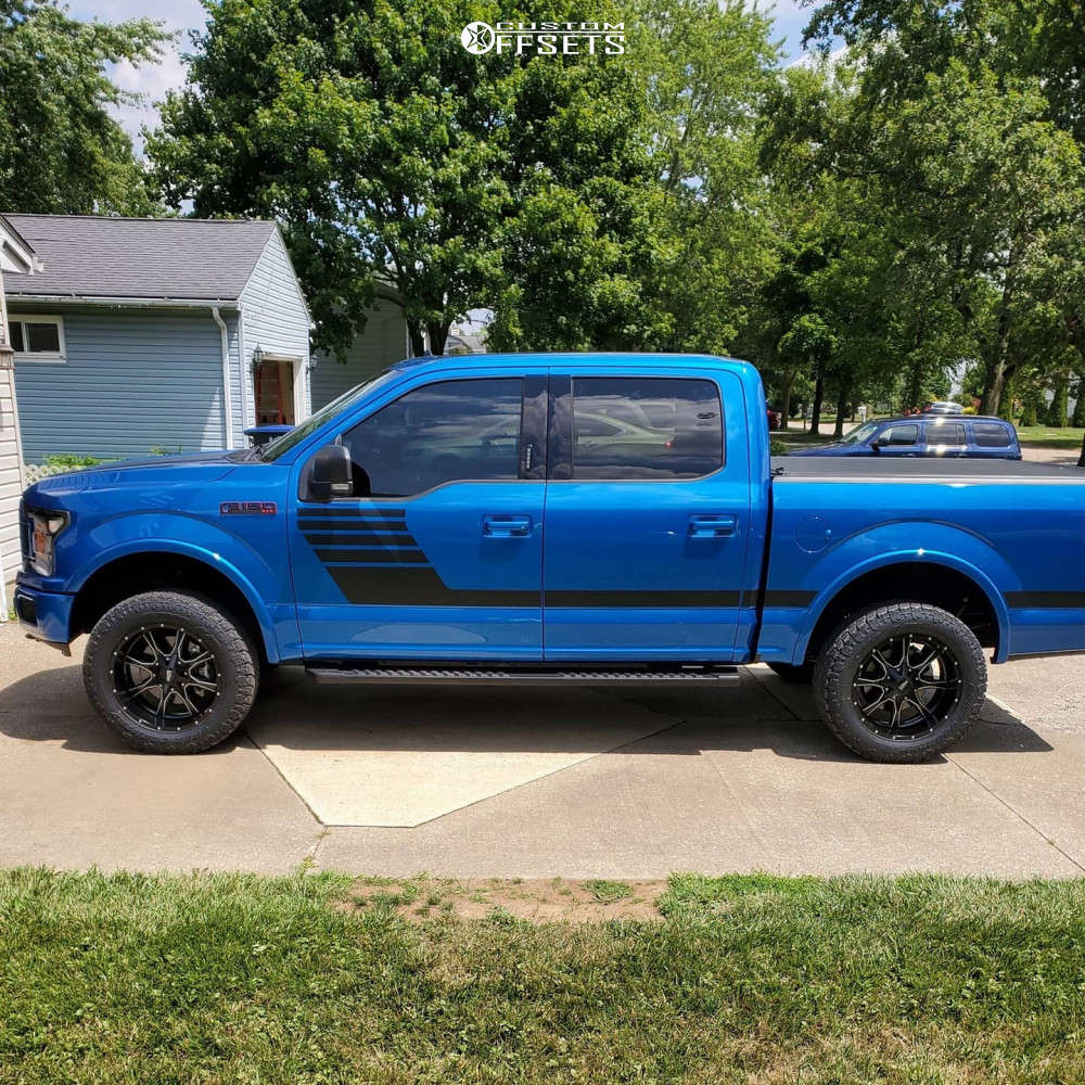 2019 Ford F-150 with 20x10 -24 Moto Metal Mo970 and 33/12.5R20 Toyo ...