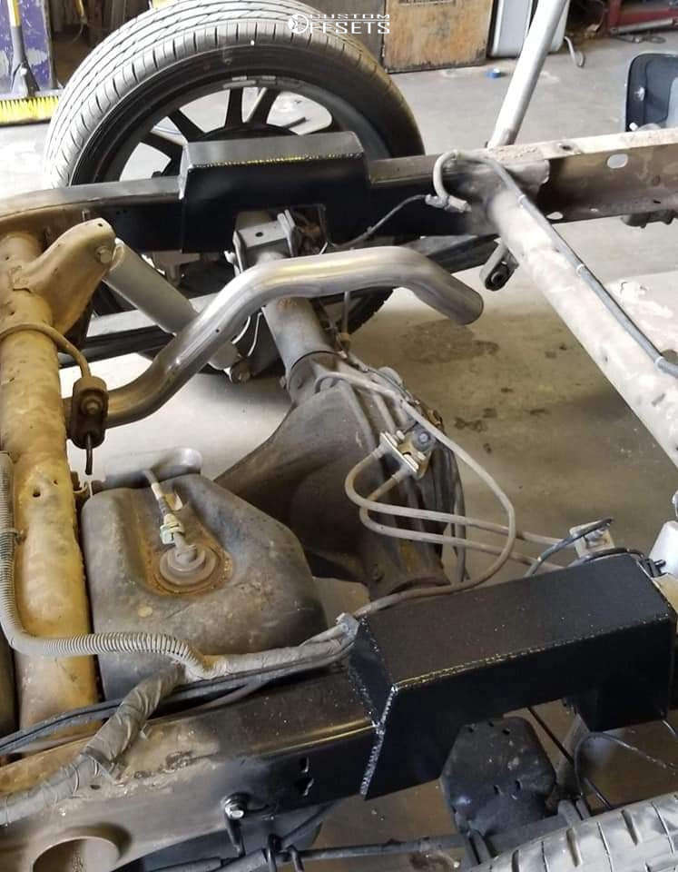 2018 Chevrolet Silverado 1500 with 22x9.5 6 Boss 313 and 265/35R22 ...