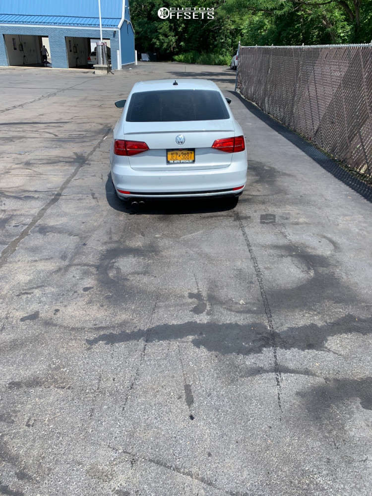 2017 Volkswagen Jetta with 18x8.5 42 3SDM 0.09 and 215/40R18 Achilles ...