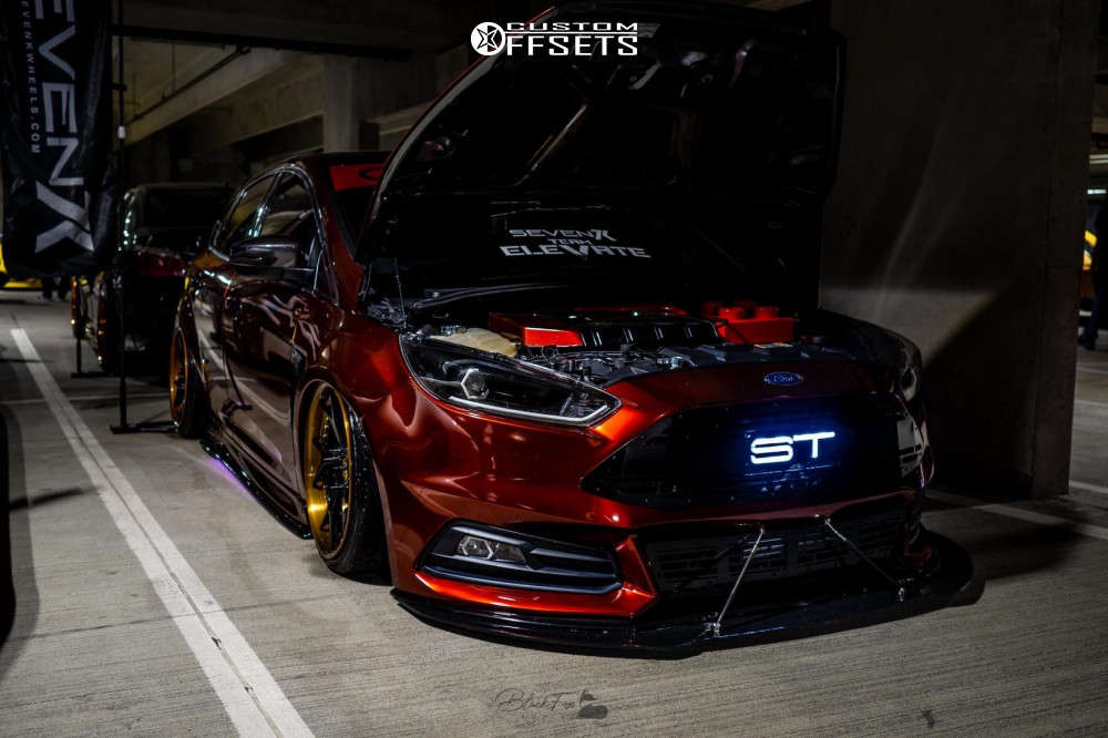 2016 Ford Focus with 18x9.5 40 SevenK Hydra 2-piece and 215/35R18 ...