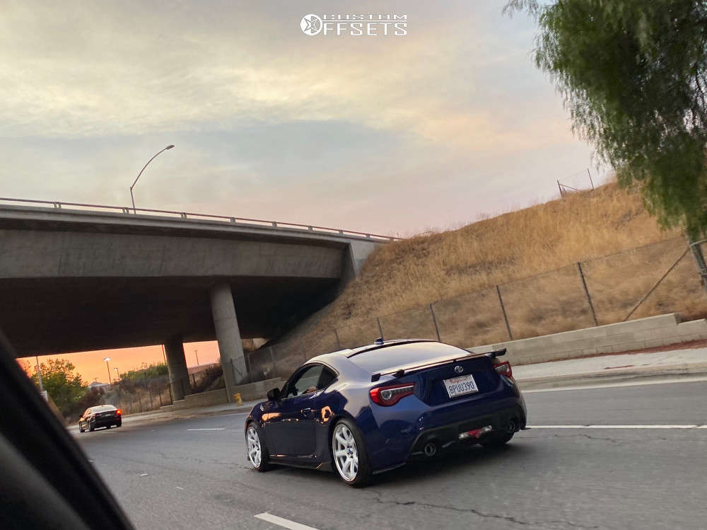 2020 Toyota 86 with 18x9.5 38 Work Emotion T7r 2p and 225/40R18 Pirelli ...