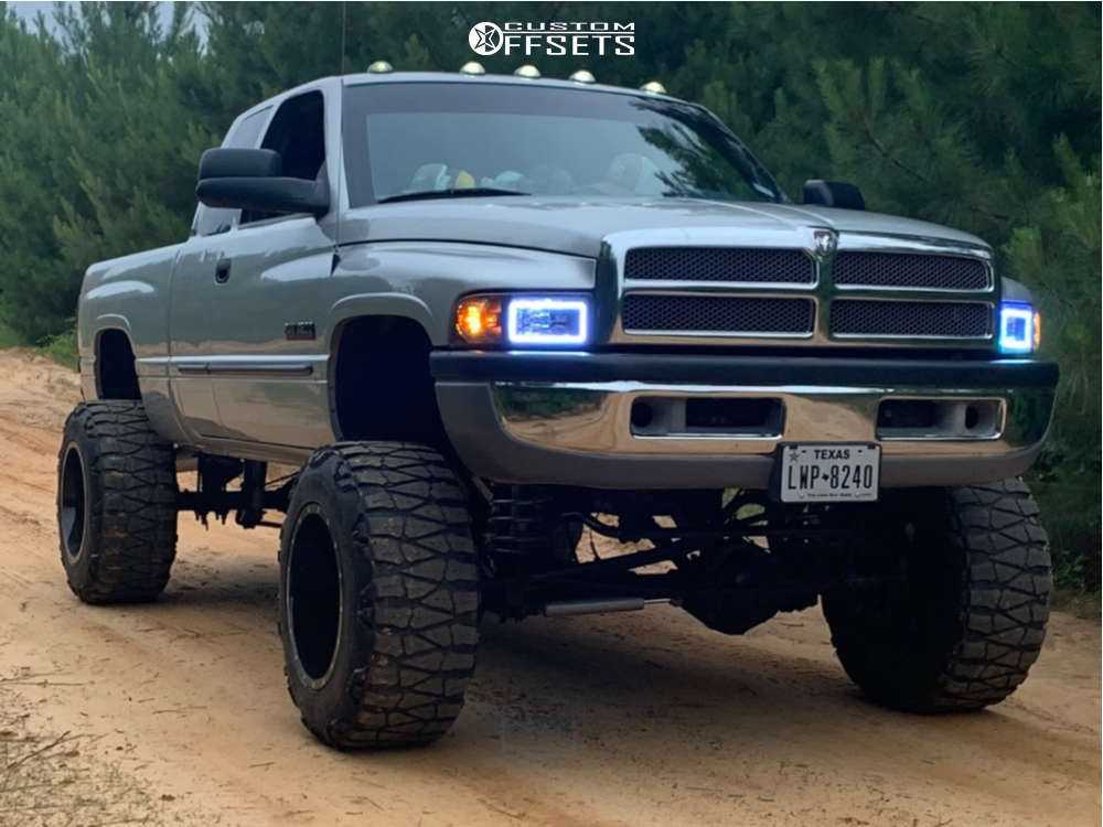 2001 Dodge Ram 2500 with 20x14 -76 Fuel Maverick D610 and 37/13.5R20 ...