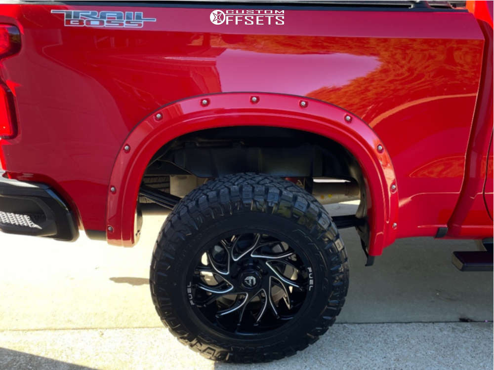 2019 Chevrolet Silverado 1500 with 20x10 -18 Fuel Runner and 35/11.5R20 ...