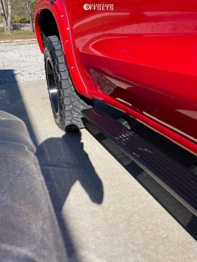 2019 Chevrolet Silverado 1500 with 20x10 -18 Fuel Runner and 35/11.5R20 ...