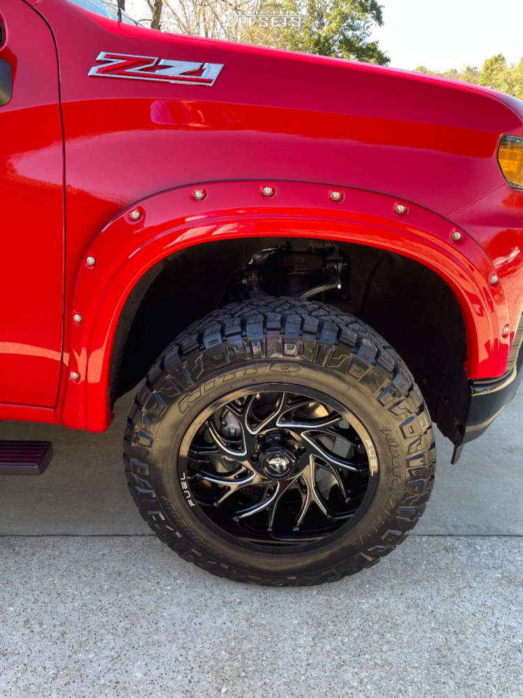 2019 Chevrolet Silverado 1500 with 20x10 -18 Fuel Runner and 35/11.5R20 ...