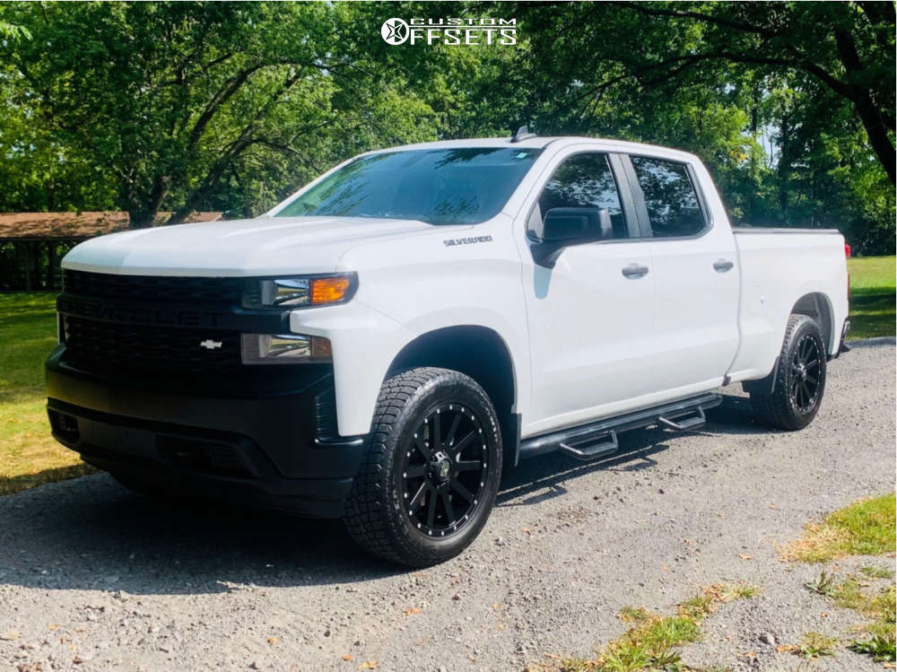 2019 Chevrolet Silverado 1500 with 20x9 33 XD Heist and 33/12.5R20 ...