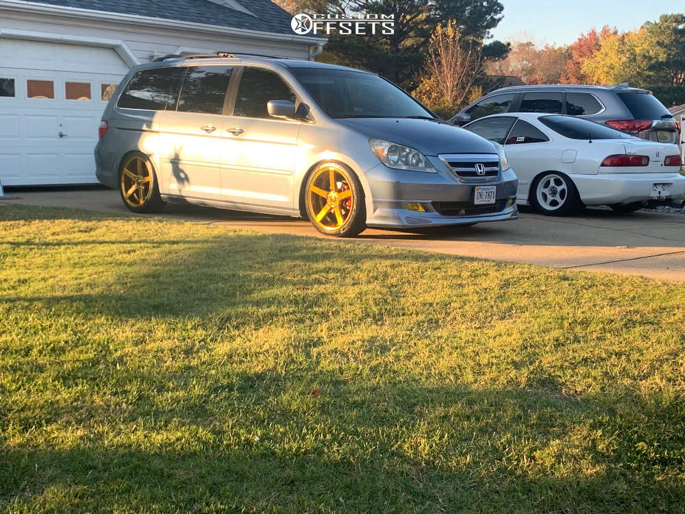 2007 Honda Odyssey with 20x9 35 JNC Jnc026 and 245/40R20 Federal 595 ...