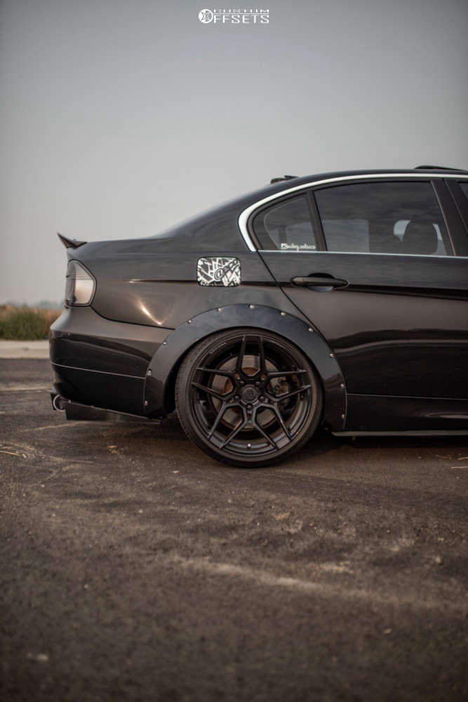 2006 BMW 330xi with 19x11 33 Rohana Rfx11 and 275/30R19 Continental ...