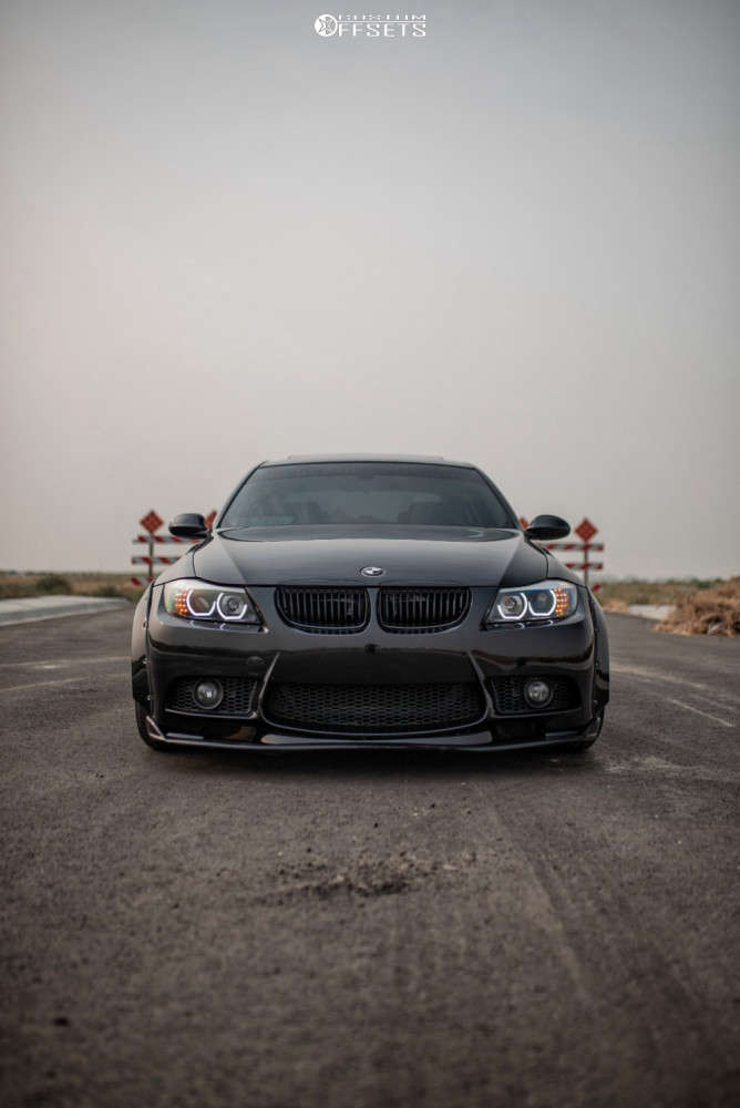 2006 BMW 330xi with 19x11 33 Rohana Rfx11 and 275/30R19 Continental ...