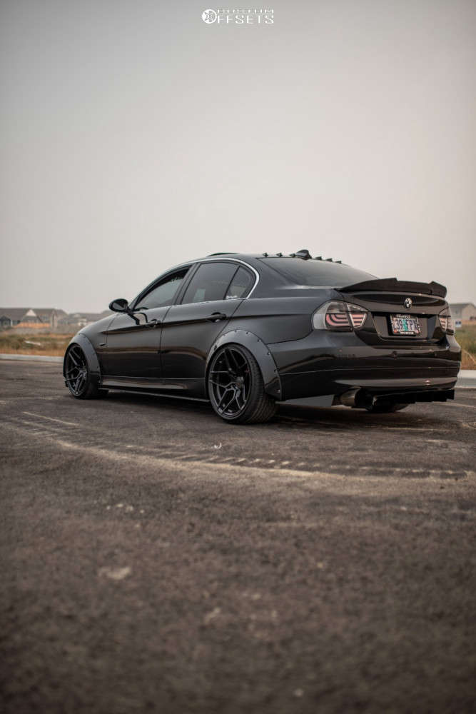 2006 BMW 330xi with 19x11 33 Rohana Rfx11 and 275/30R19 Continental ...