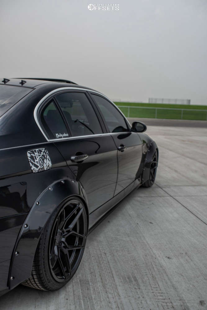 2006 BMW 330xi with 19x11 33 Rohana Rfx11 and 275/30R19 Continental ...