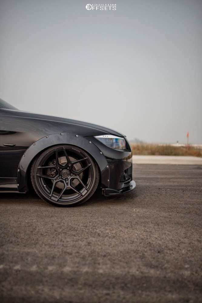 2006 BMW 330xi with 19x11 33 Rohana Rfx11 and 275/30R19 Continental ...