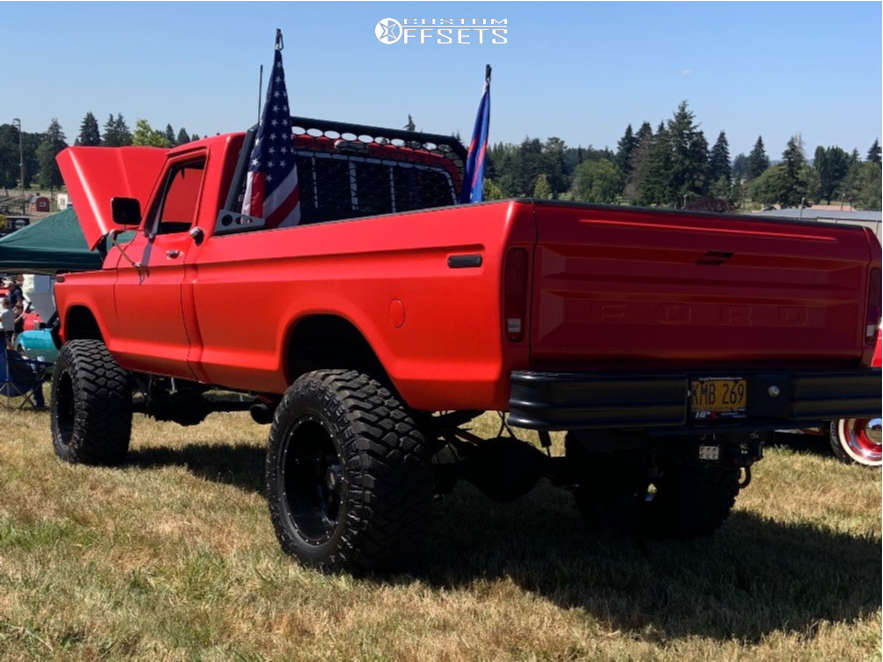1976 Ford F-250 with 20x12 -44 Moto Metal Mo970 and 37/13.5R20 Maxxis ...