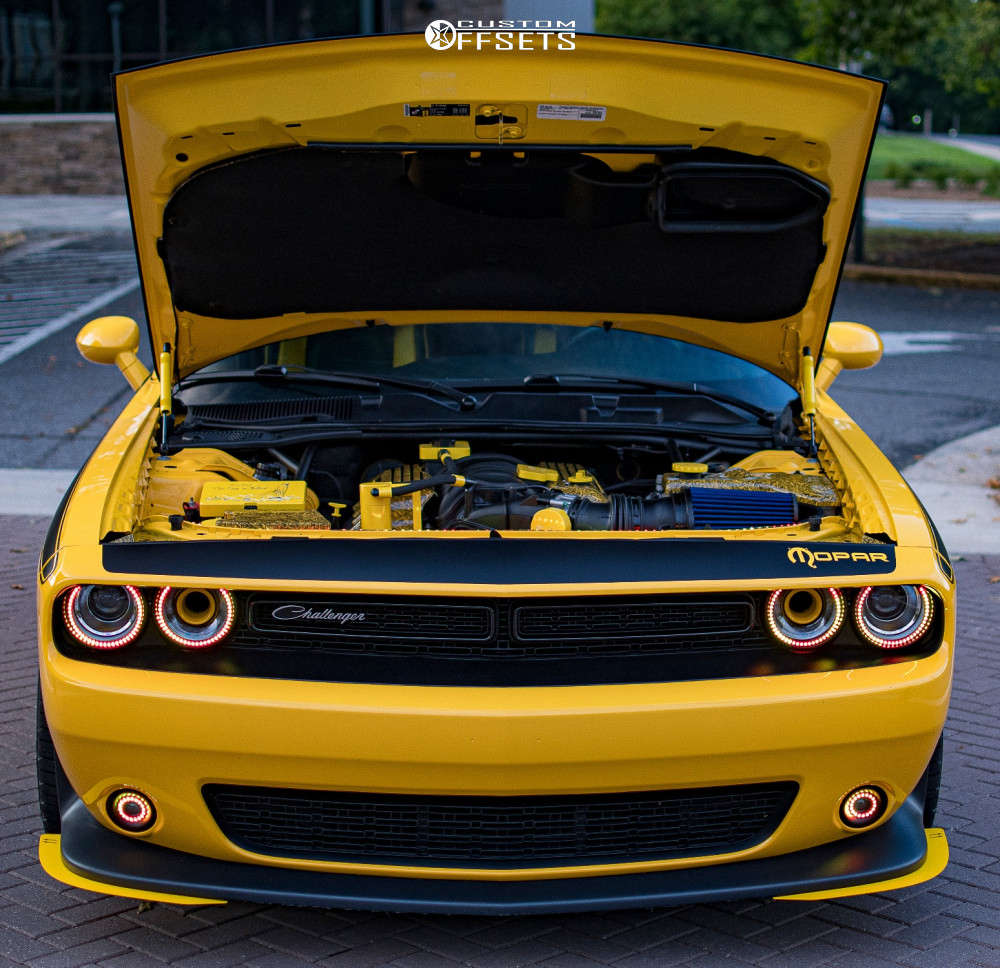 2018 Dodge Challenger with 20x10 13 Ferrada FR3 and 275/40R20 ...