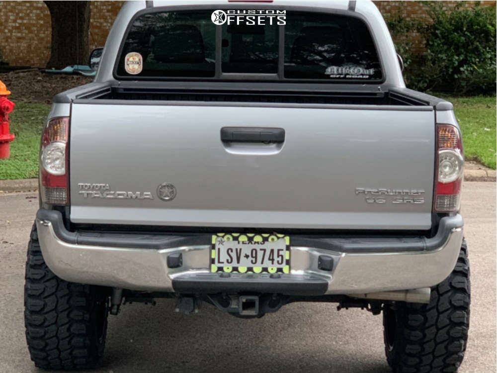 2014 Toyota Tacoma with 20x12 -44 Ballistic Rage and 33/12.5R20 ...