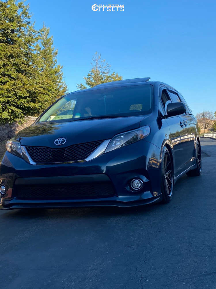 2011 Toyota Sienna with 20x9 25 Ferrada FR2 and 245/40R20 Toyo Tires ...