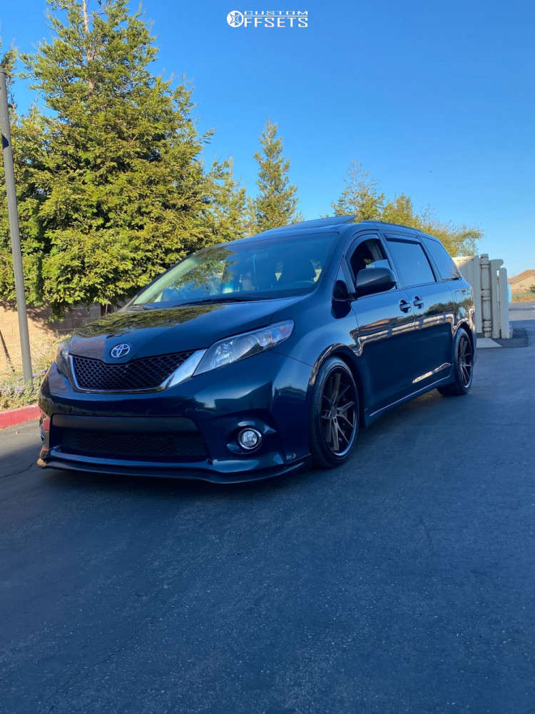 2011 Toyota Sienna with 20x9 25 Ferrada FR2 and 245/40R20 Toyo Tires ...