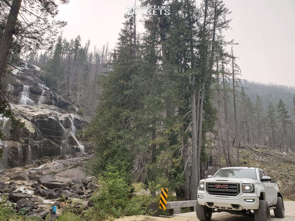 2018 GMC Sierra 1500 with 22x12 -44 V-Rock Tactical and 35/12.5R22 ...