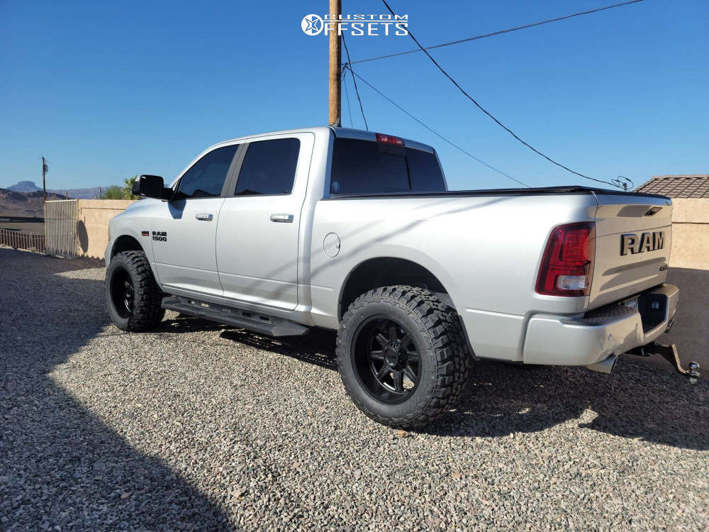 2018 Ram 1500 with 20x10 -25 Ultra Menace and 35/12.5R20 Federal Couragia Mt and Suspension Lift ...