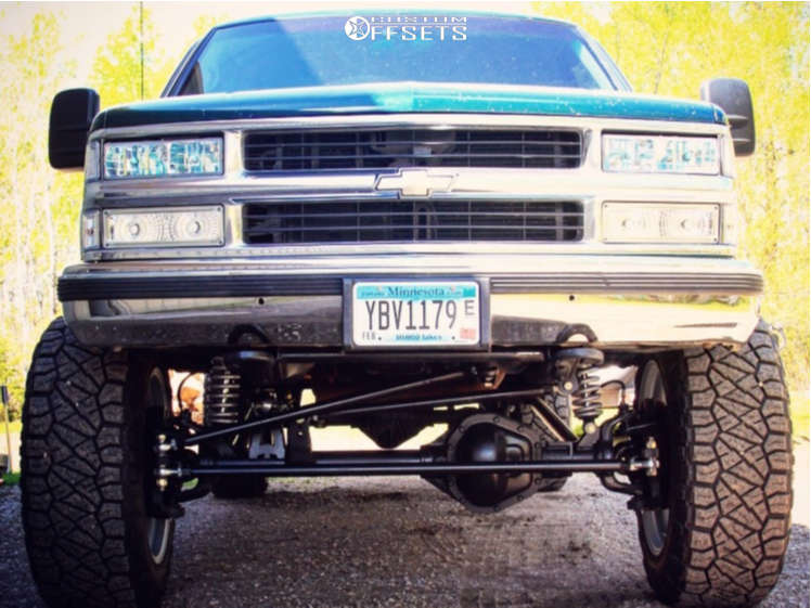 1998 Chevrolet K3500 with 22x12 -44 Axe Offroad Ax2.1 and 37/12.5R22 ...