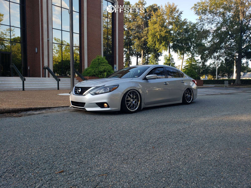 2016 Nissan Altima with 19x9.5 25 Privat Rennstadt and 245/35R19 ...