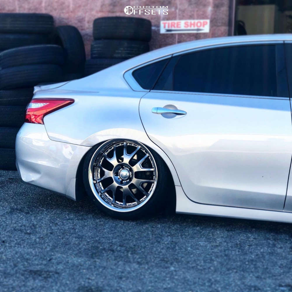 2016 Nissan Altima with 19x9.5 25 Privat Rennstadt and 245/35R19 ...