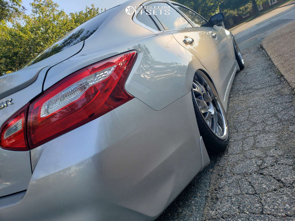 2016 Nissan Altima with 19x9.5 25 Privat Rennstadt and 245/35R19 ...