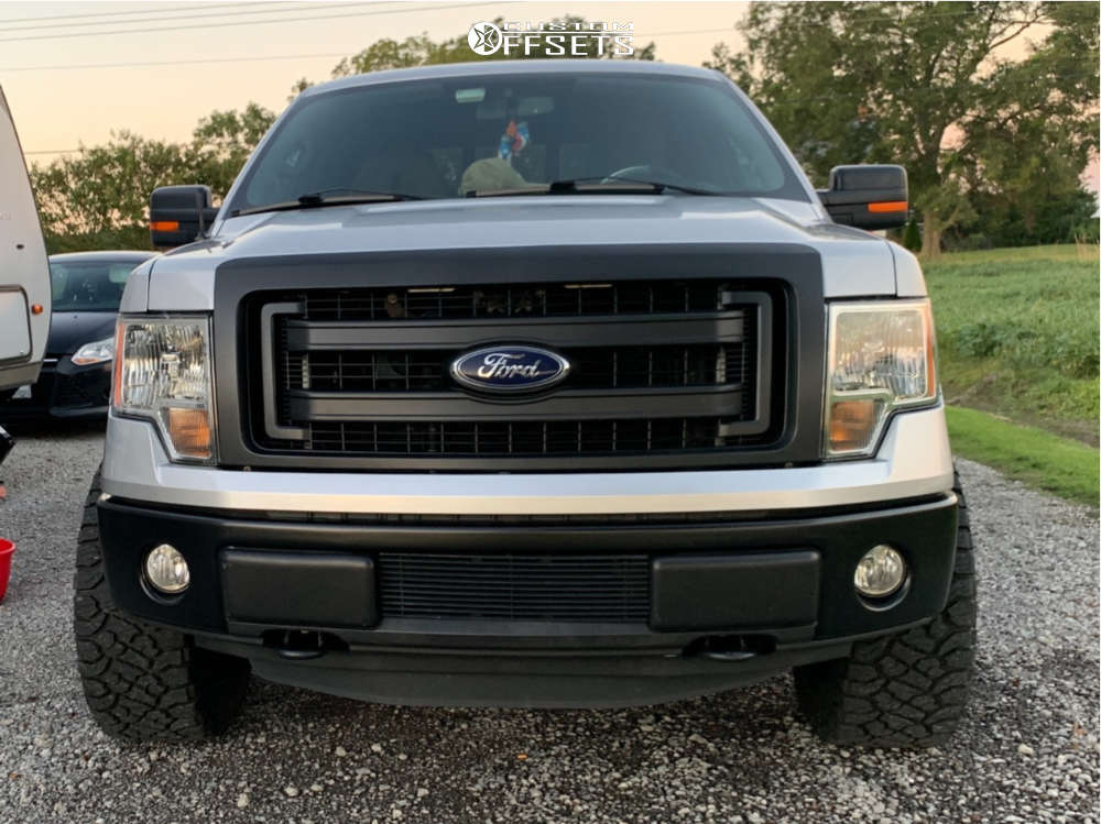 2014 Ford F-150 with 20x10 -25 Ultra Menace and 33/12.5R20 Kenda Klever R/t and Leveling Kit ...