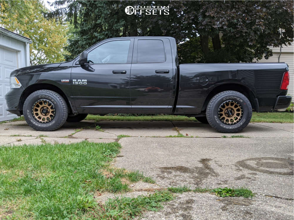 2018 Ram 1500 with 17x8 0 Method Mr305 and 285/70R17 Cooper Discoverer ...