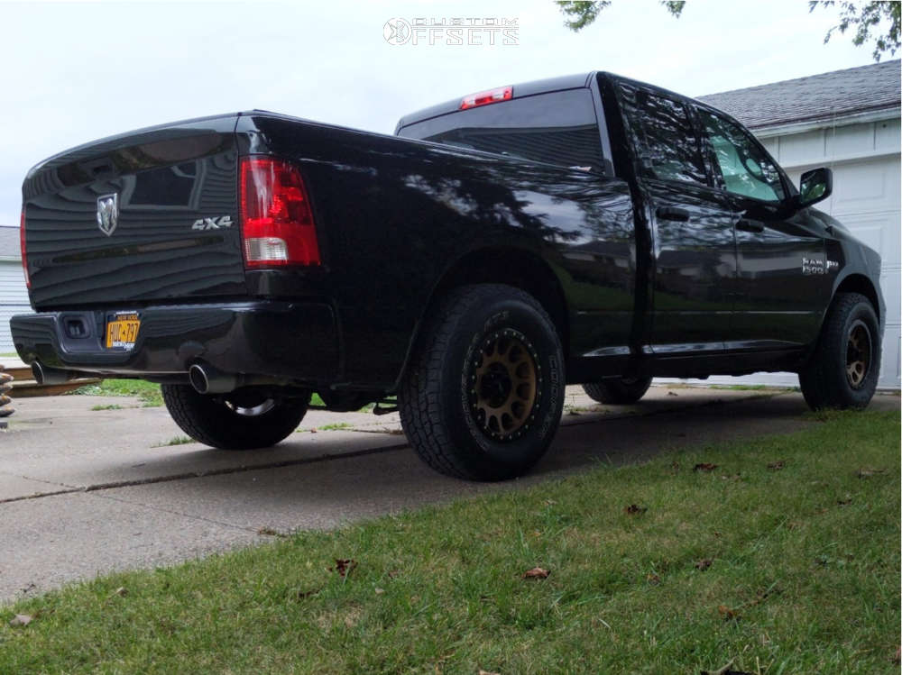 2018 Ram 1500 with 17x8 0 Method Mr305 and 285/70R17 Cooper Discoverer ...