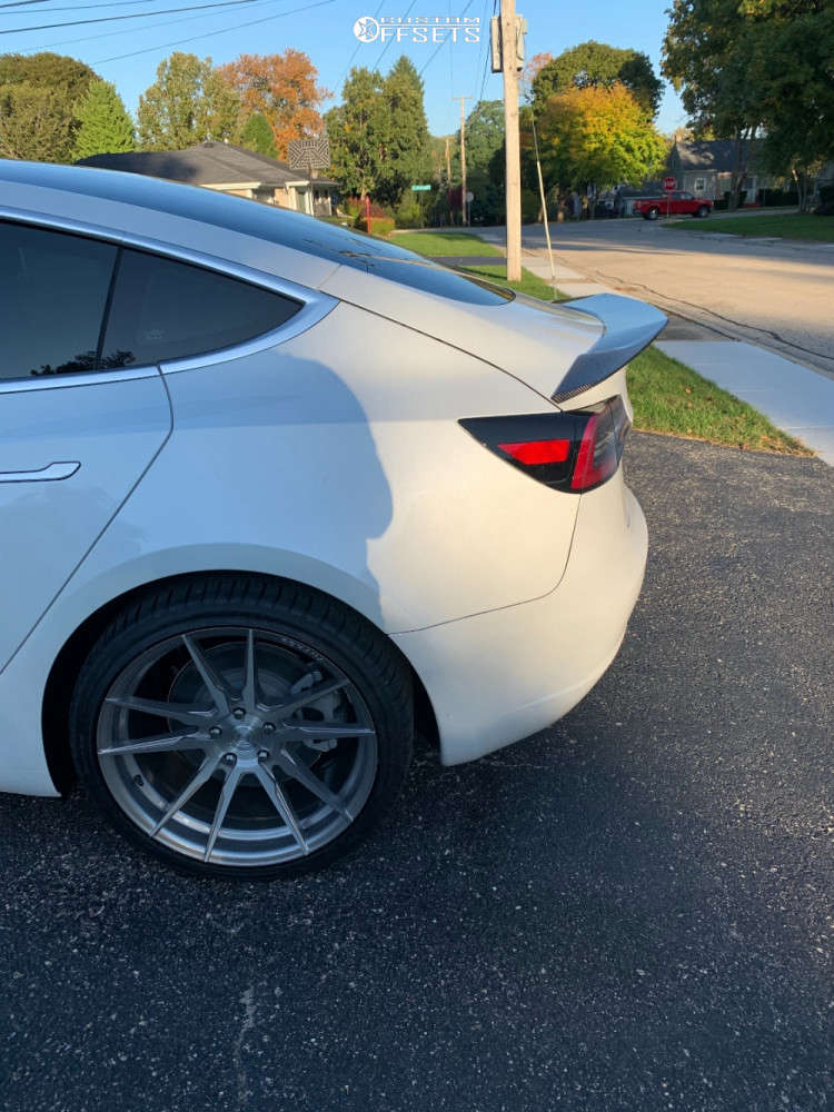 2020 Tesla 3 with 20x9 35 Rohana Rf2 and 235/35R20 Michelin Pilot Sport ...