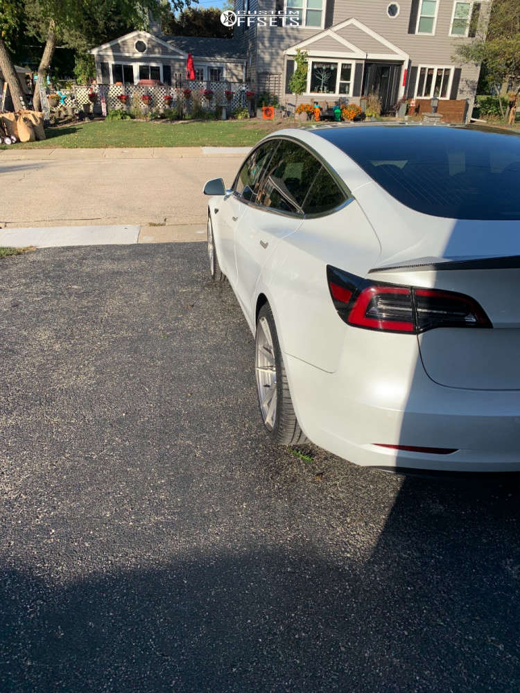2020 Tesla 3 with 20x9 35 Rohana Rf2 and 235/35R20 Michelin Pilot Sport ...