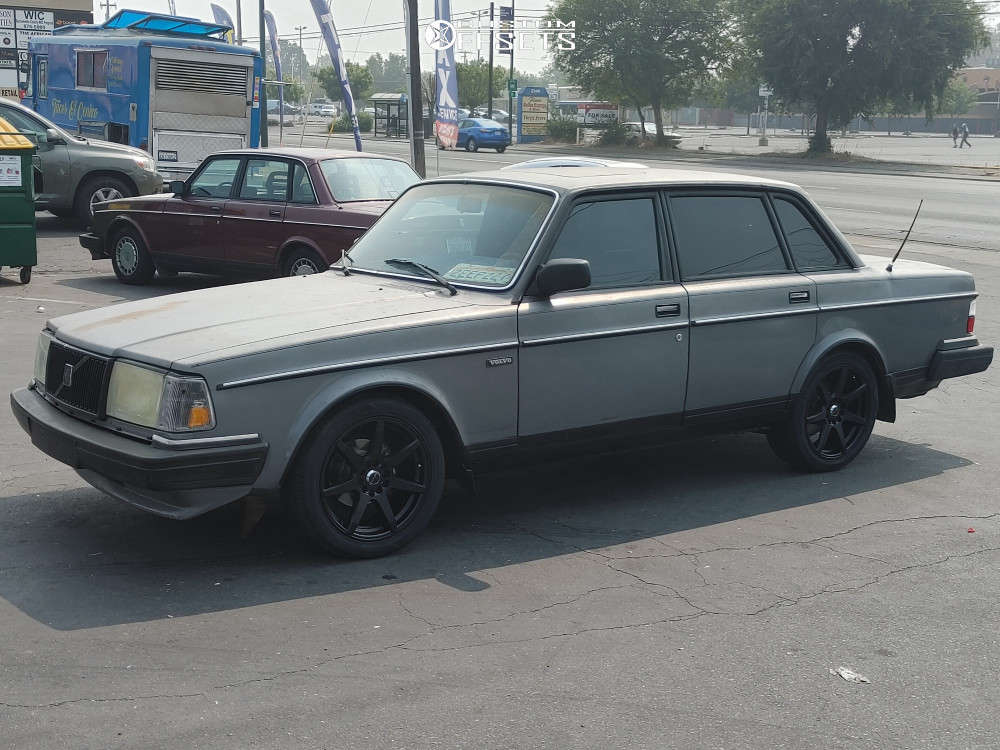 1987 Volvo 244 with 17x7.5 20 Raceline Evo and 225/45R17 Hankook Ventus ...