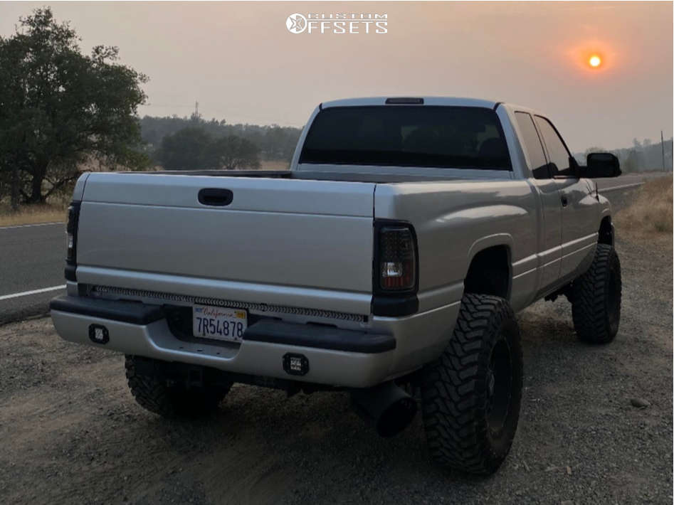 2002 Dodge Ram 2500 with 18x9 -12 XD Grenade and 35/12.5R18 Atturo ...