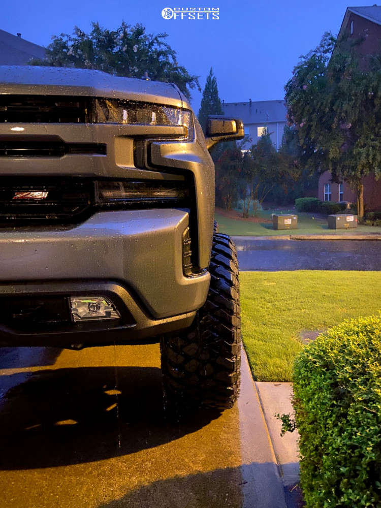 2019 Chevrolet Silverado 1500 with 20x10 -24 XD Rockstar Ii and 37/13 ...
