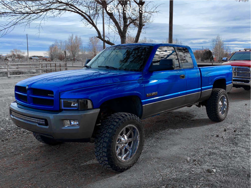 2002 Dodge Ram 2500 with 20x10 -24 Fuel 536 and 35/12.5R20 Fury Offroad ...