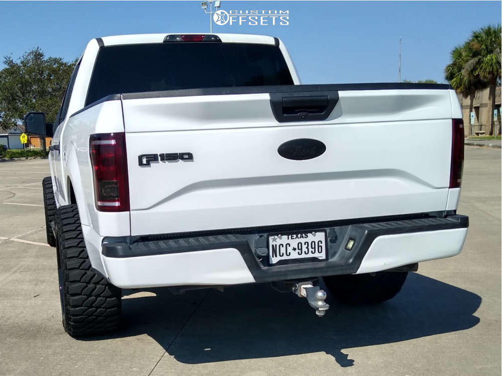 2017 Ford F-150 with 22x12 -44 Dropstars 657bm and 33/12.5R22 Atlas ...