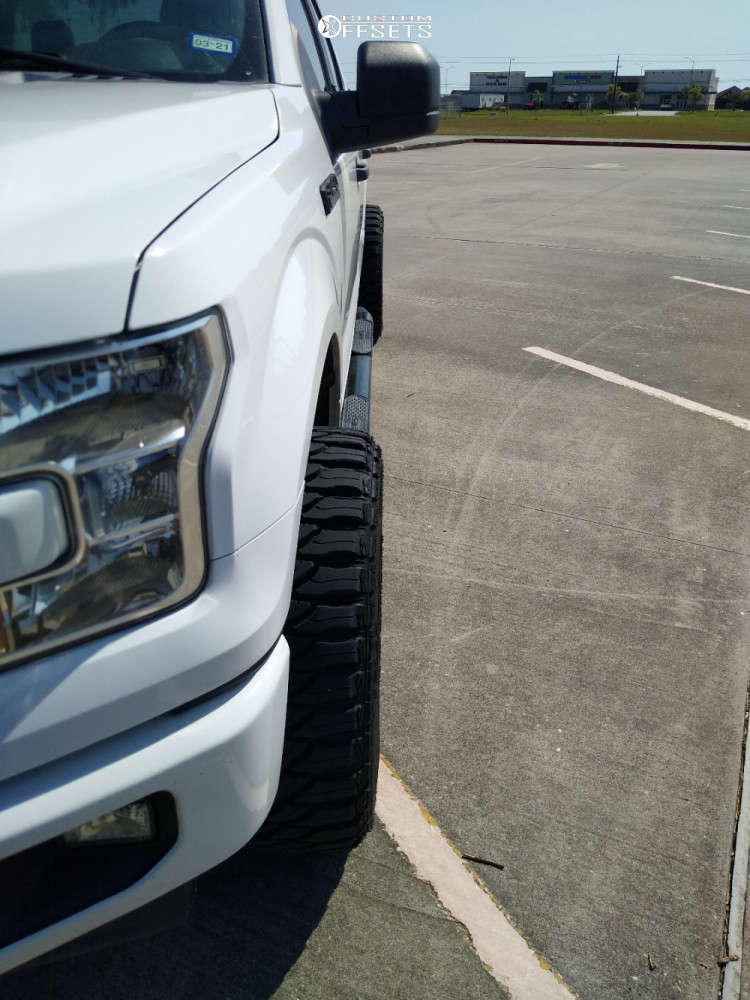 2017 Ford F-150 with 22x12 -44 Dropstars 657bm and 33/12.5R22 Atlas ...