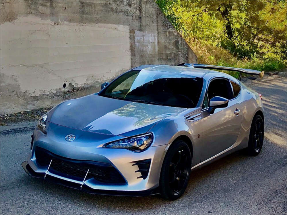 2019 Toyota 86 with 18x8.5 37 Gram Lights 57dr and 245/35R18 Continental Extremecontact Sport ...