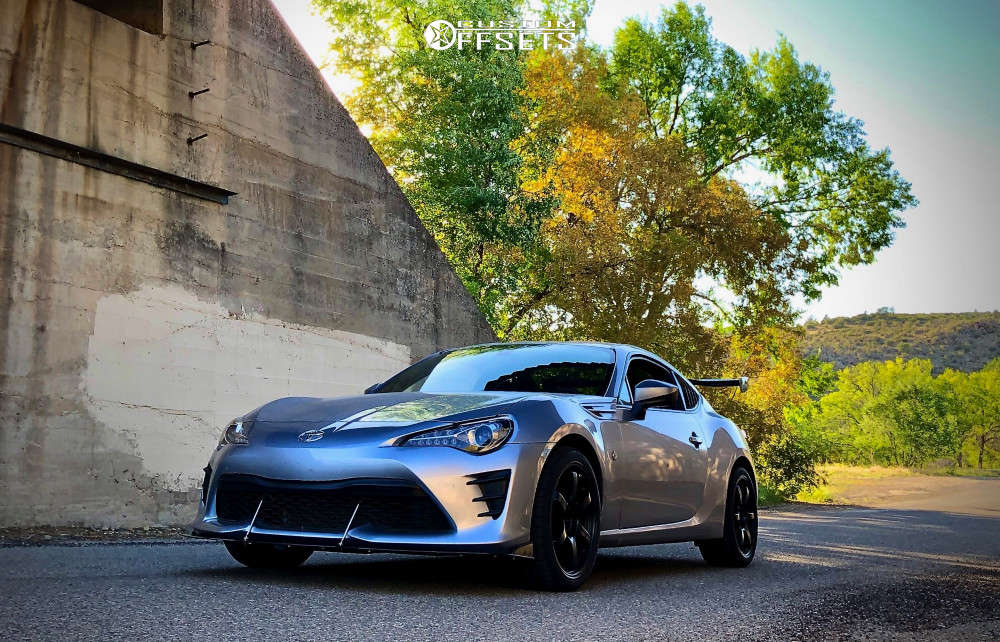 2019 Toyota 86 with 18x8.5 37 Gram Lights 57dr and 245/35R18 ...