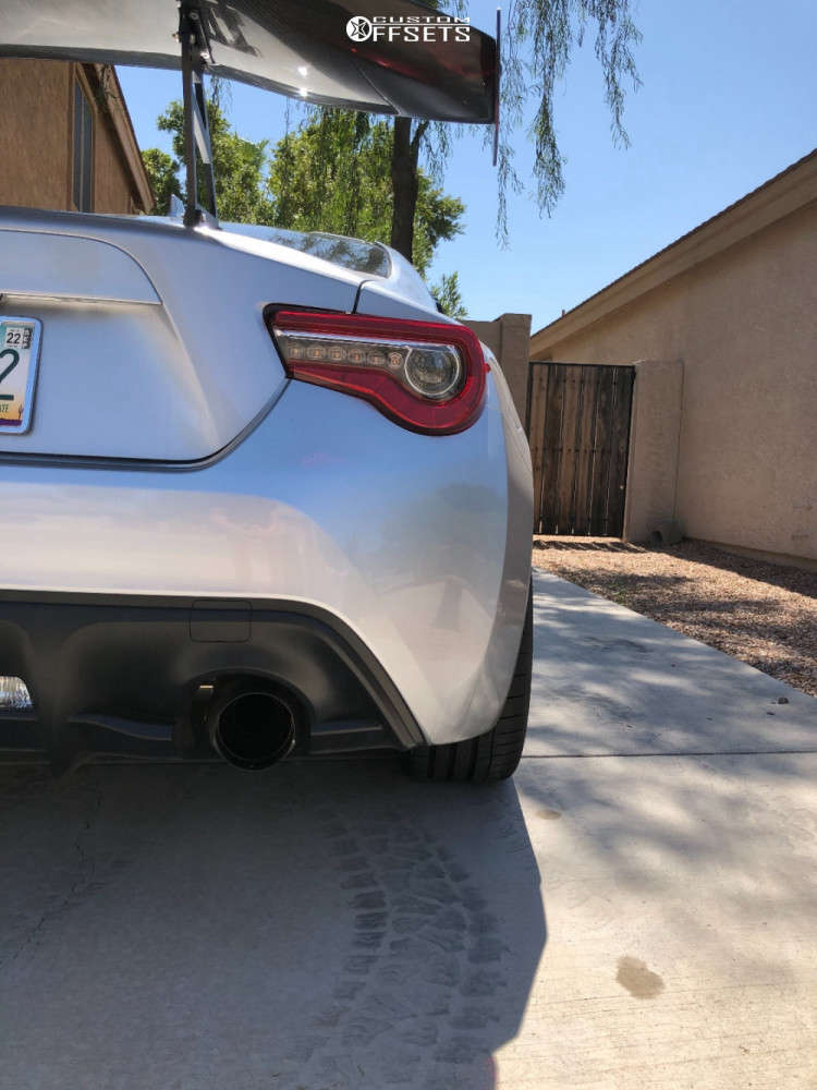 2019 Toyota 86 with 18x8.5 37 Gram Lights 57dr and 245/35R18 ...